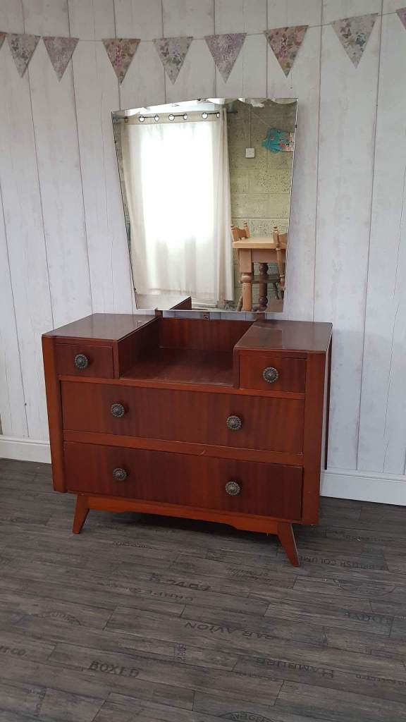 Revamp Land – THE REVAMP TRAMP